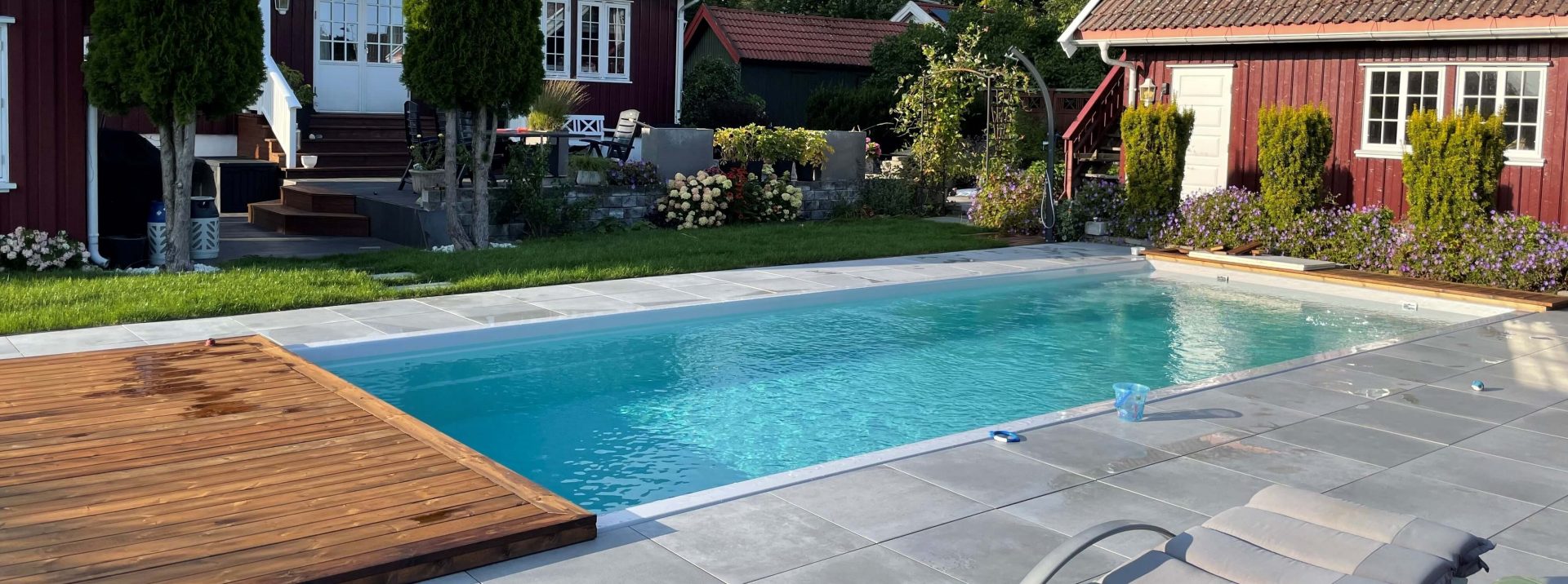 Ferdigstøpte basseng i glassfiber eller stål – Smeby's